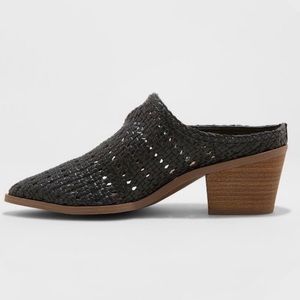 Universal Thread | Shoes | Universal Thread Black Woven Heeled Mules ...